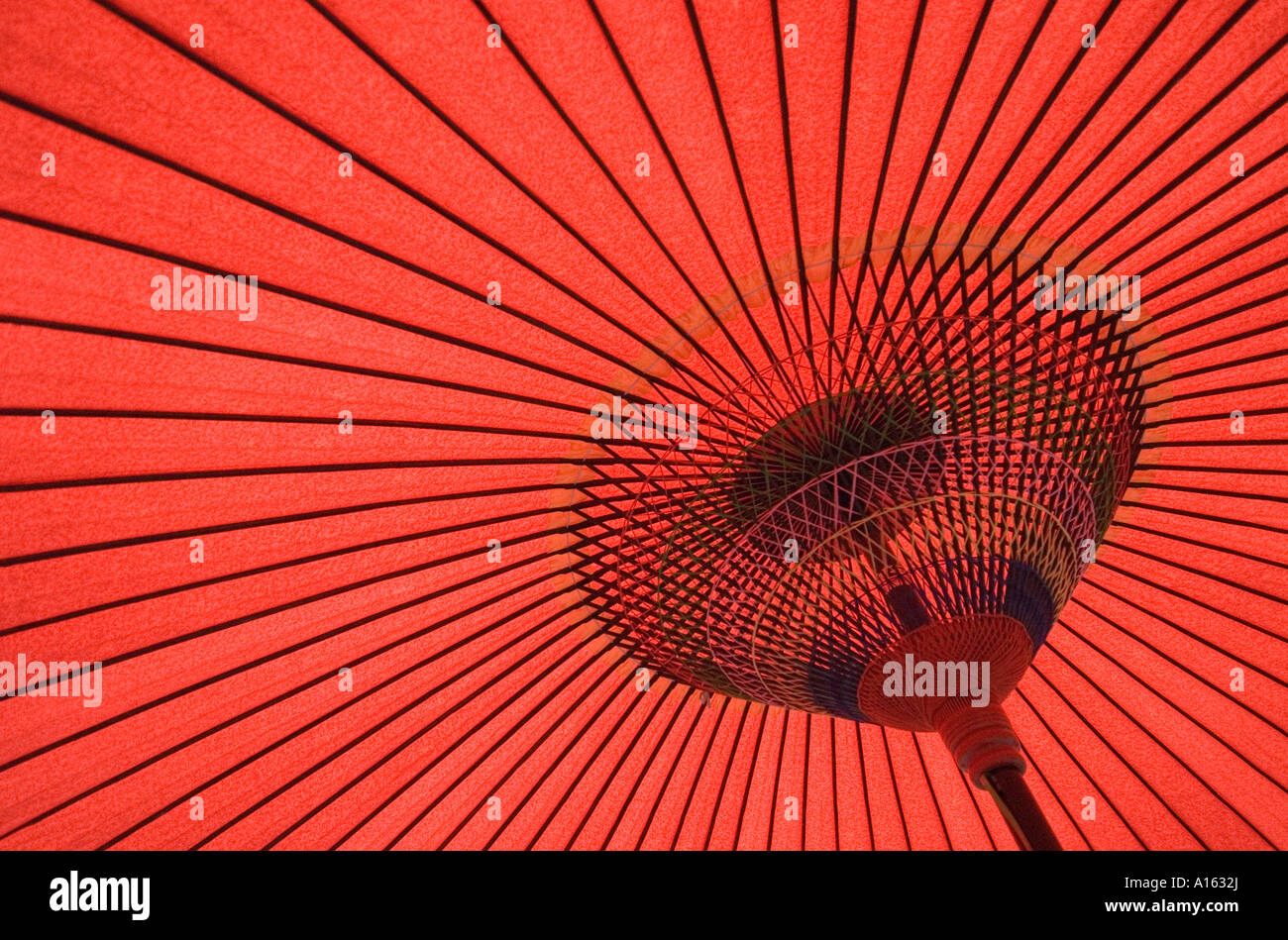 Japanese red paper parasol umbrella Stock Photo - Alamy