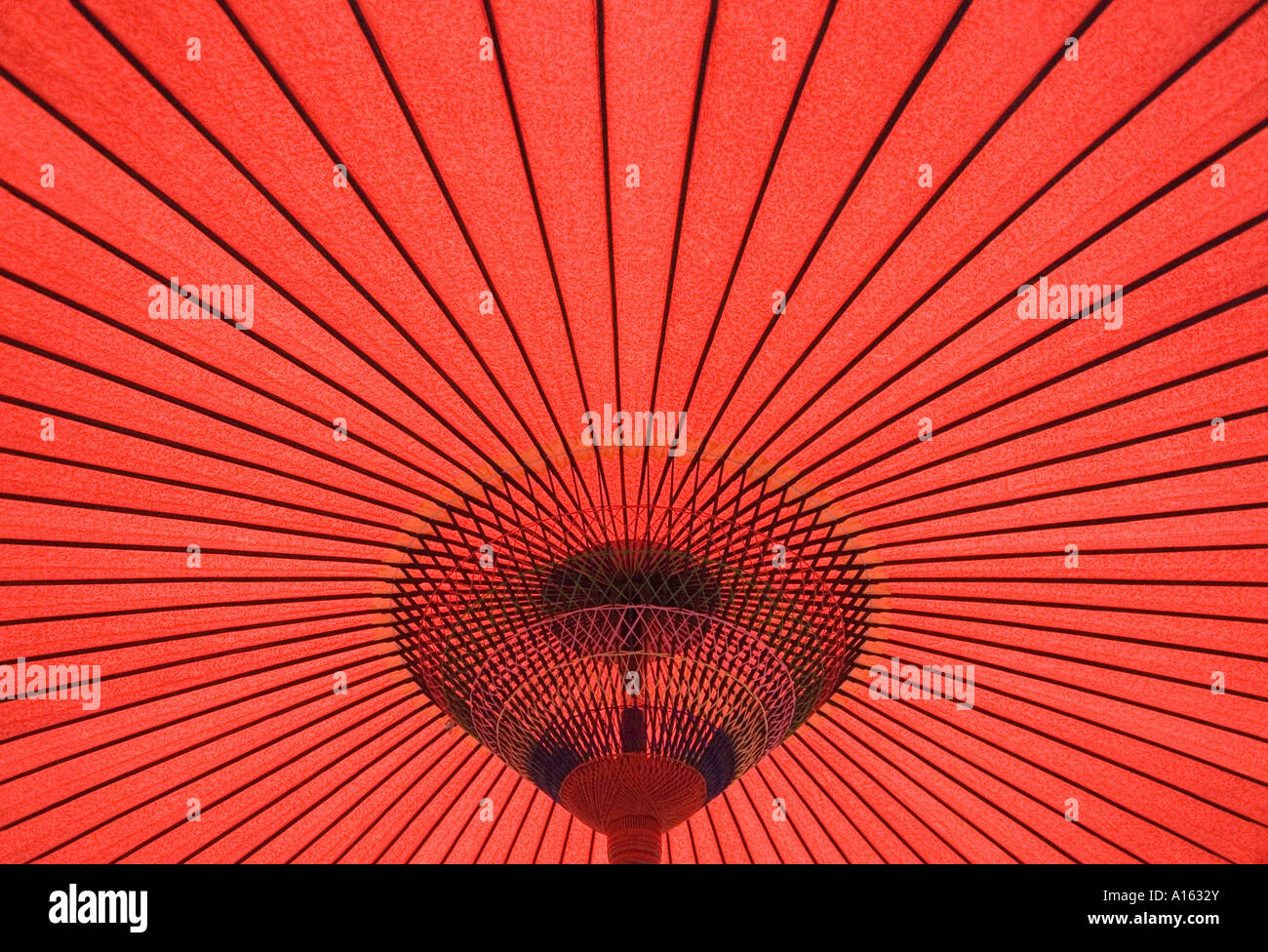 Japanese red paper parasol umbrella Stock Photo - Alamy