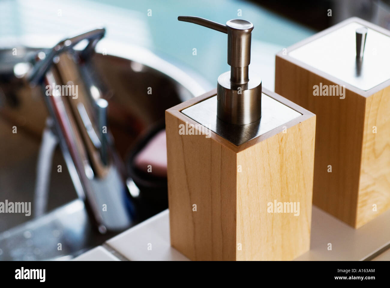 wash basin and liquid soap dispenser Stock Photo - Alamy