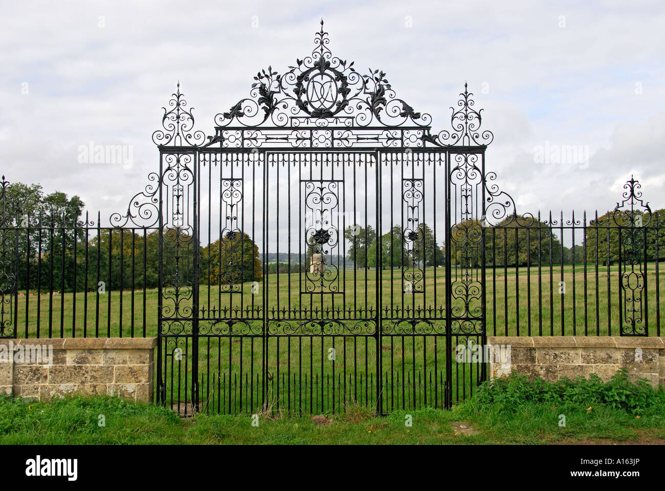 18th century wrought iron gates hi-res stock photography and images - Alamy