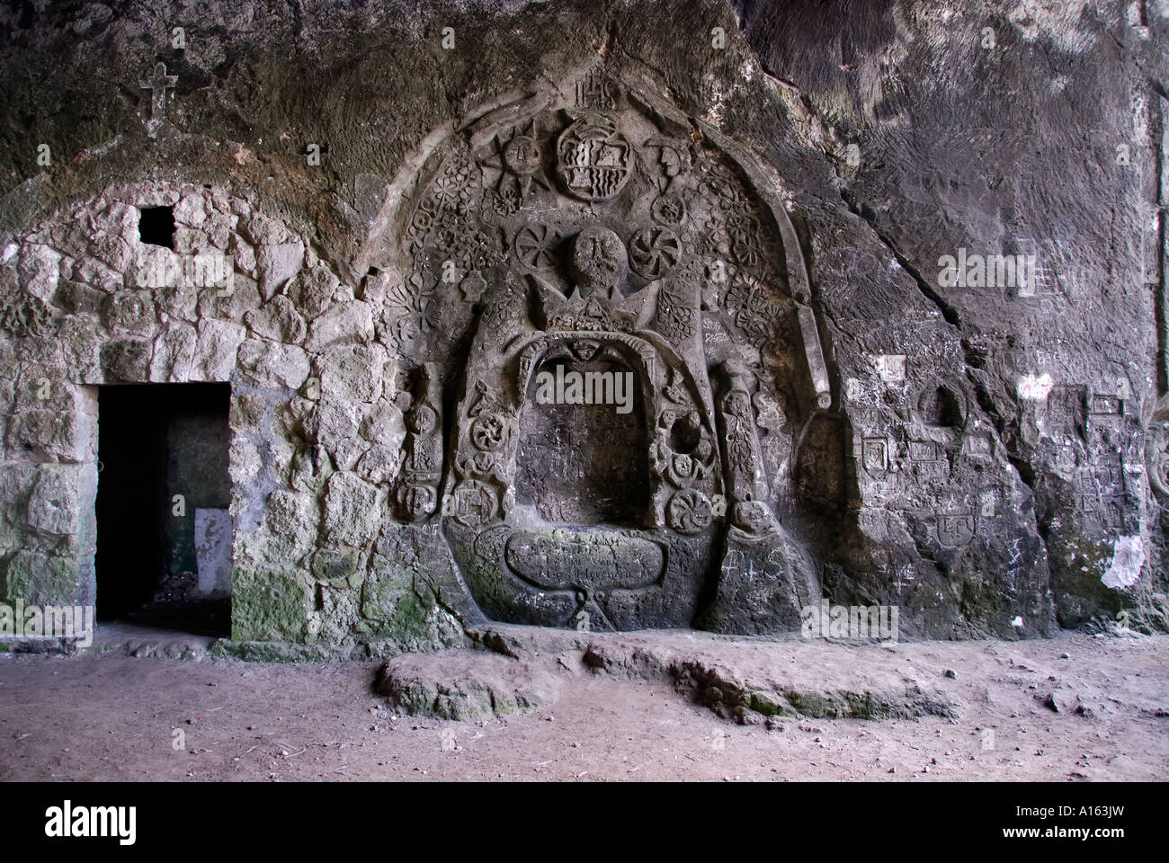 Cave altar hi-res stock photography and images - Alamy