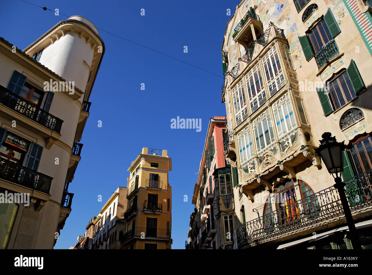 Modernisme style buildings hi-res stock photography and images - Alamy