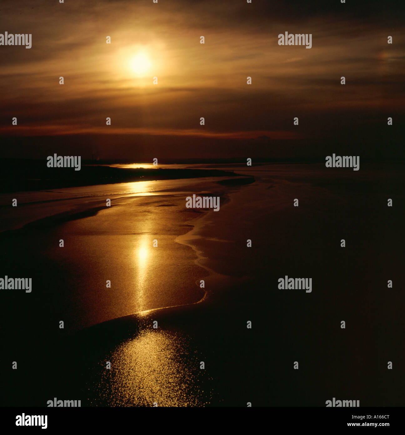 Humber bridge at dusk hi-res stock photography and images - Alamy