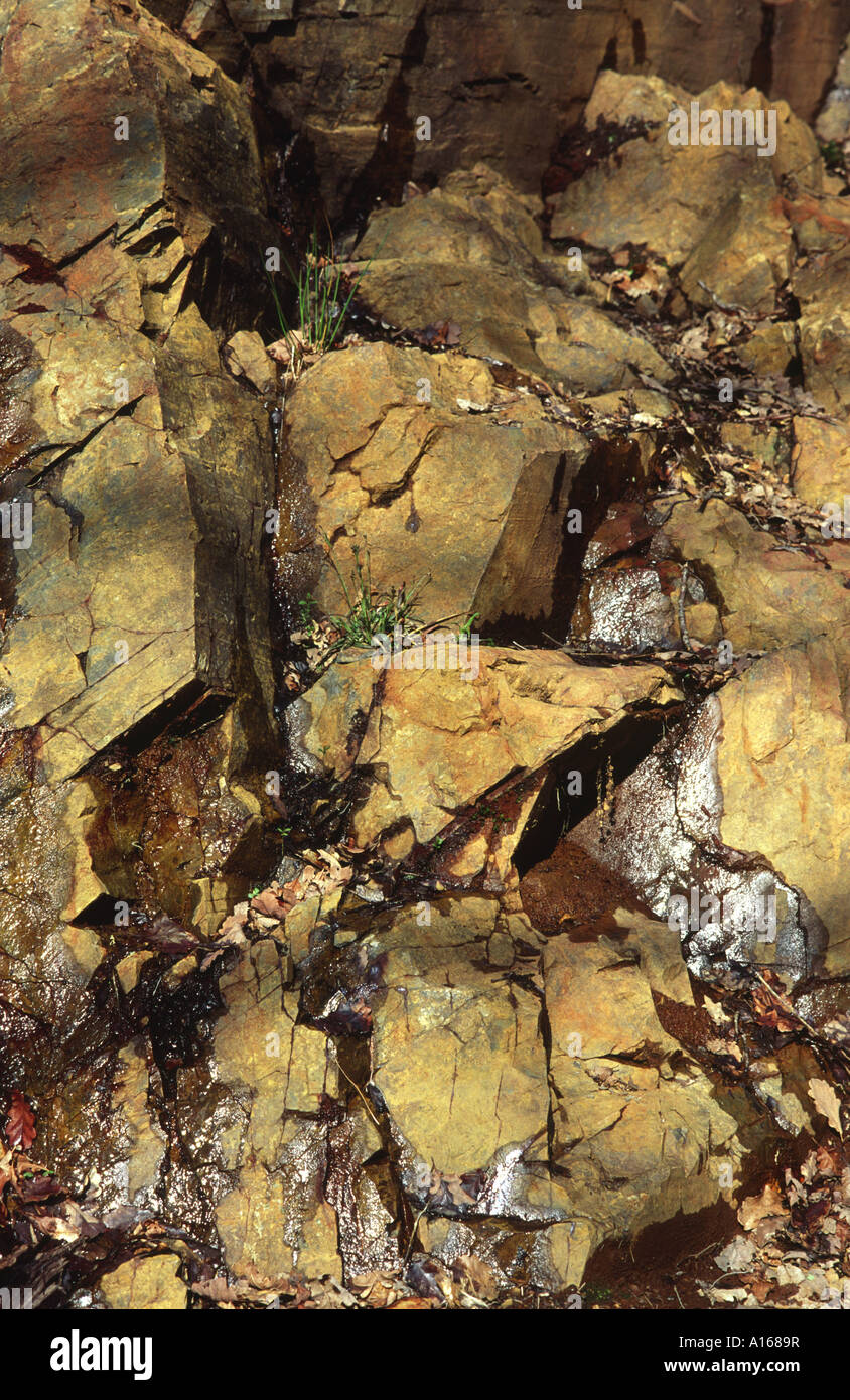Cracks between rocks hi-res stock photography and images - Alamy