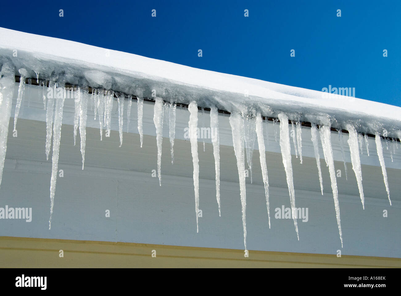 Dripping off roof hi-res stock photography and images - Alamy