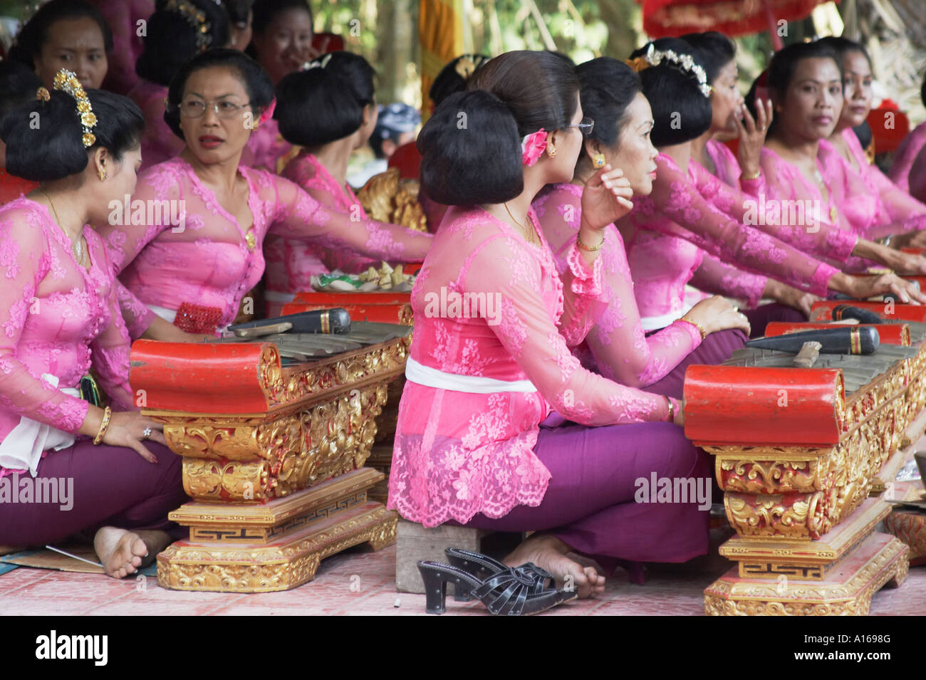 Asian lady ceremonial dress hi-res stock photography and images - Alamy