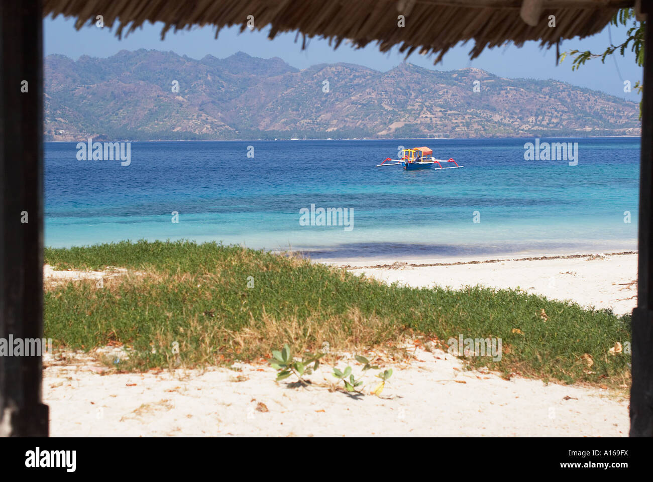 Single Boat Floating Off Tropical Beach Stock Photo - Alamy