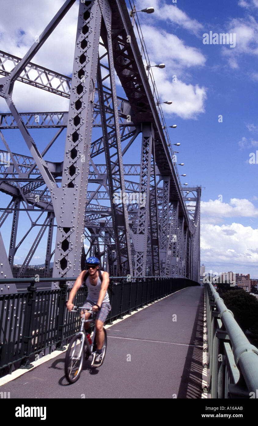 Bicyclist on Story bridge in Brisbane Stock Photo - Alamy