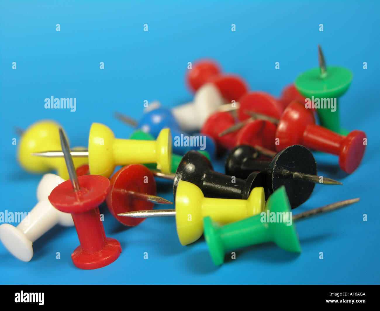 Coloured pin hi-res stock photography and images - Alamy