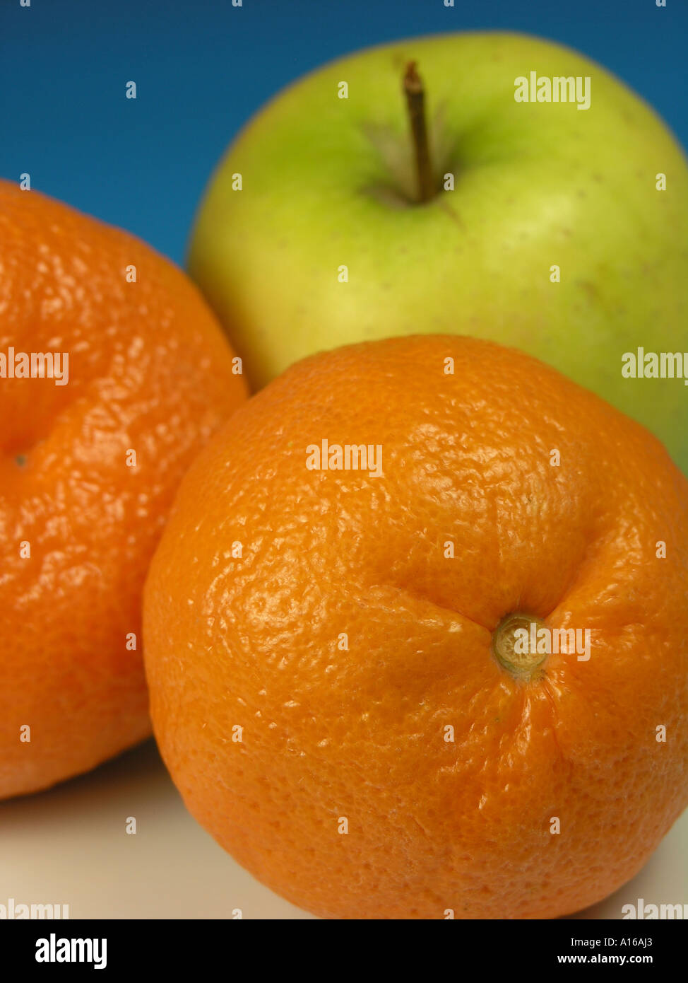 One green apple two oranges hi-res stock photography and images - Alamy