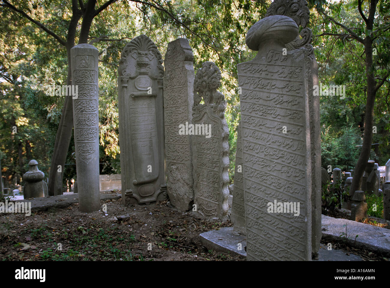 OLD STYLE HEADSTONE IN TURKISH GRAVEYARD ISTANBUL Stock Photo - Alamy