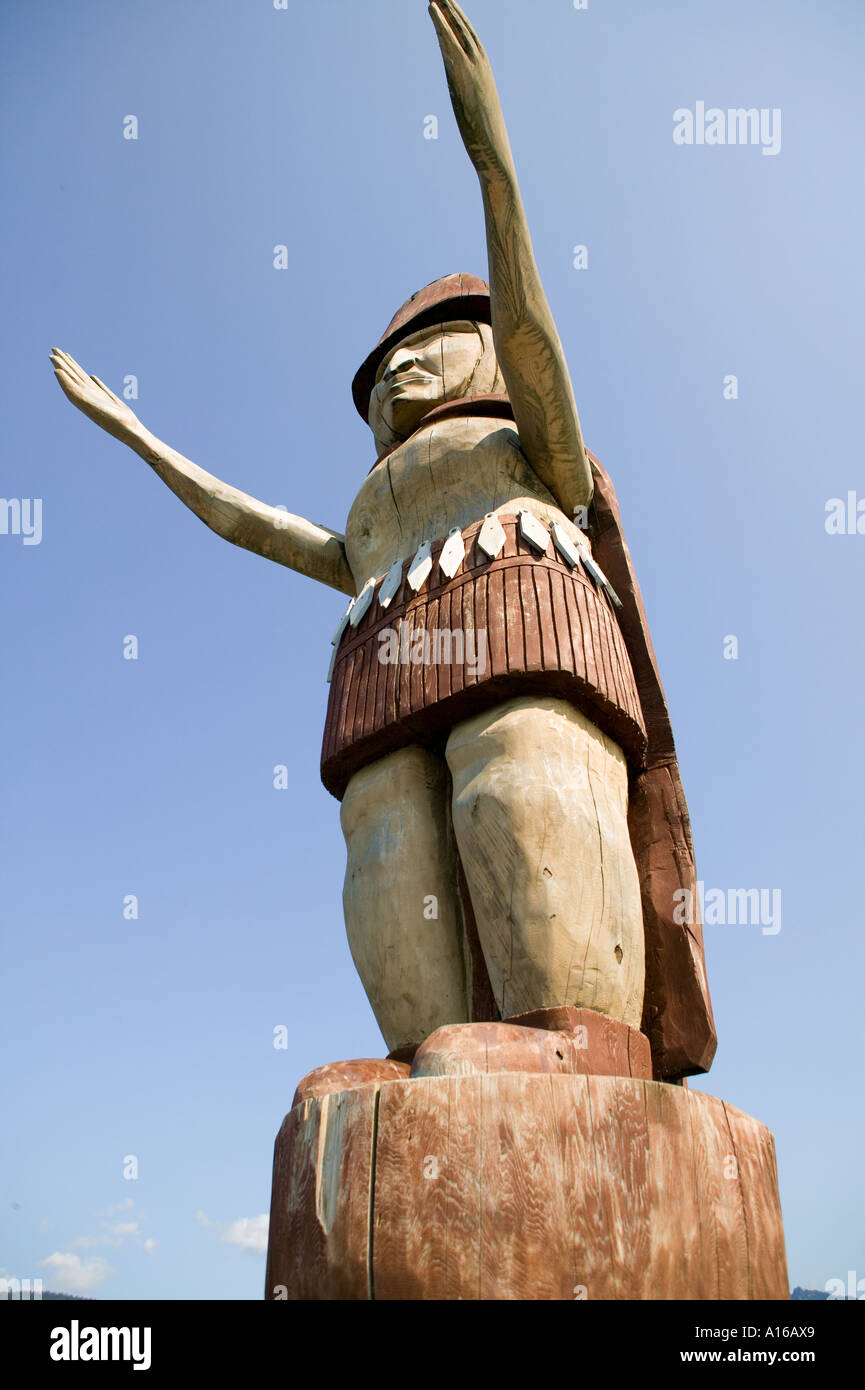 Welcome totem pole at Ambleside Beach West Vancouver British Columbia ...