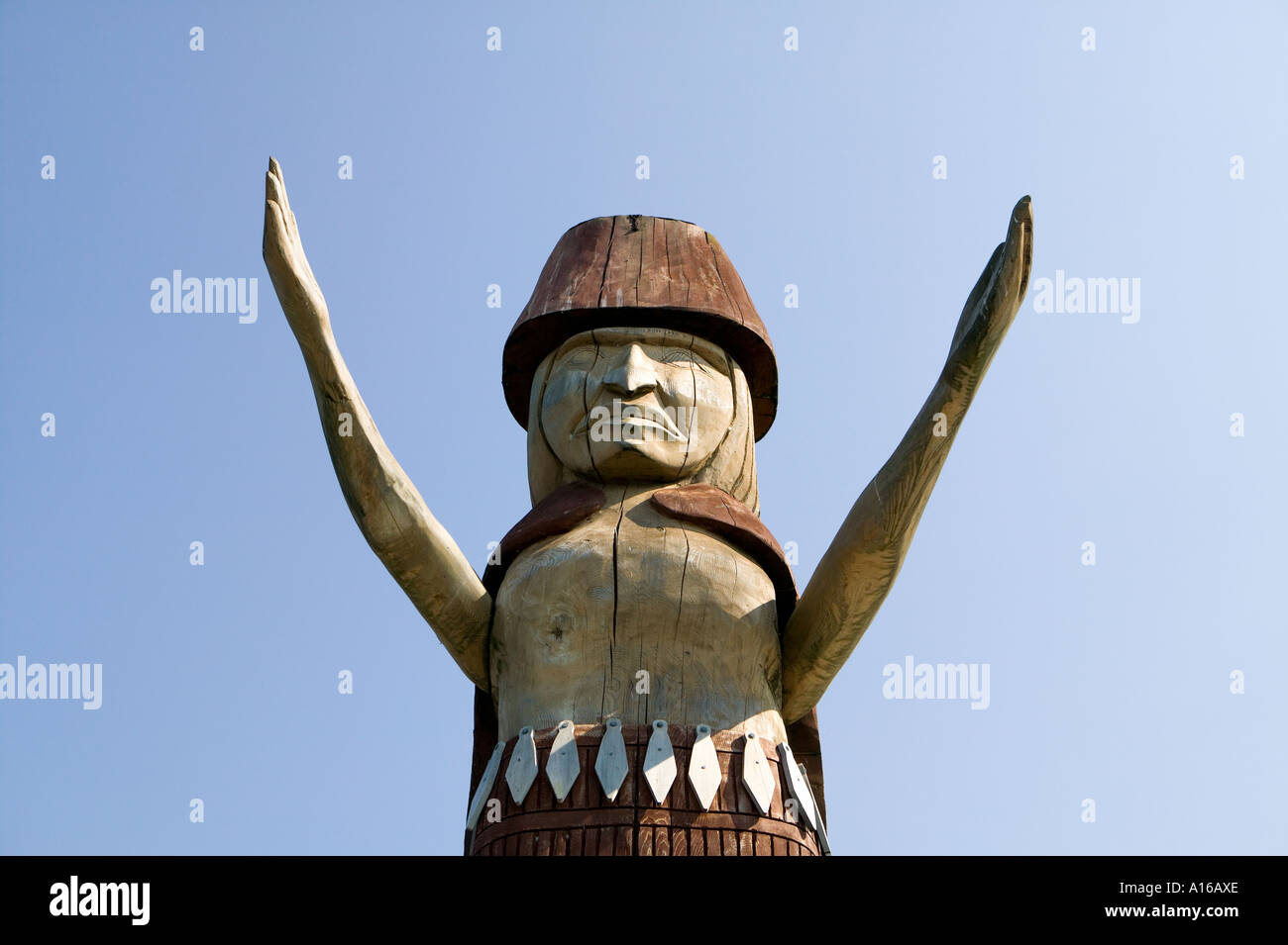 Welcome totem pole at Ambleside Beach West Vancouver British Columbia ...