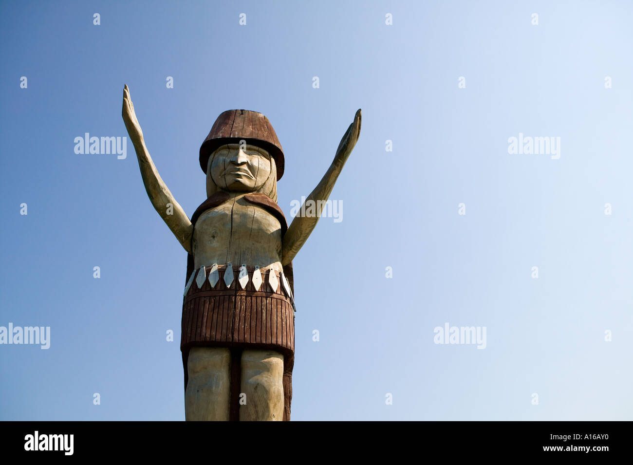 Welcome totem pole ambleside beach hi-res stock photography and images ...