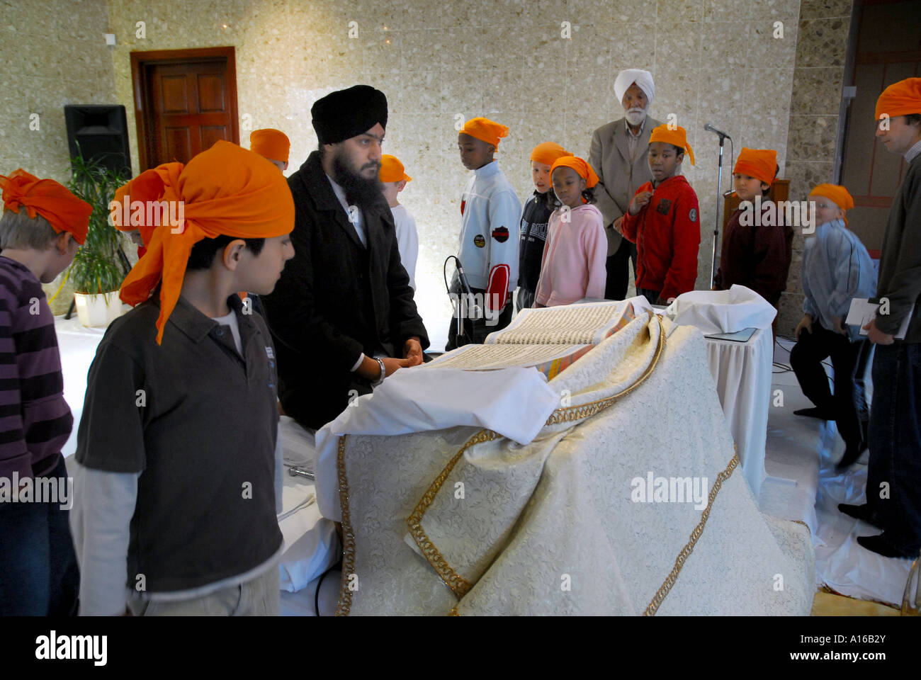 SCHOOL CHILDREN SHOWING RESPECT AND EXPLORING THE SIKH TEMPLE IN SOUTH ...