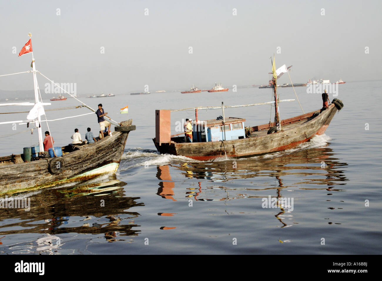 Mumbai fishing boat hi-res stock photography and images - Alamy