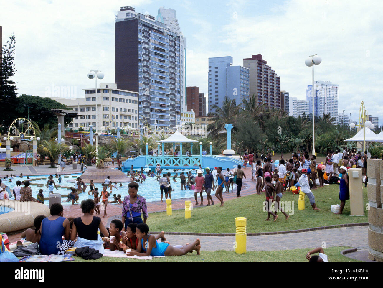 South africa durban swimming pool hi-res stock photography and images ...