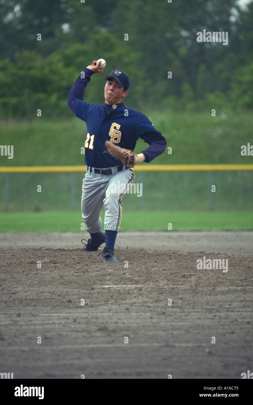 Pitcher throwing baseball hi-res stock photography and images - Alamy