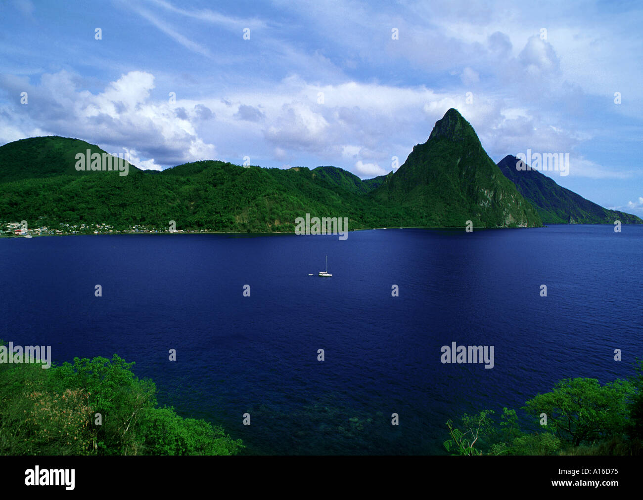 Pitons mountains in st lucia hi-res stock photography and images - Alamy