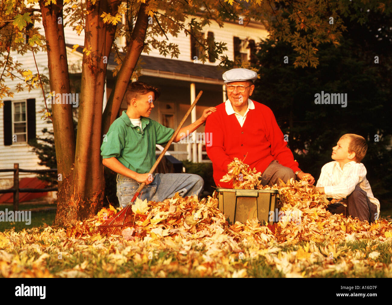 Raking leaves family hi-res stock photography and images - Alamy