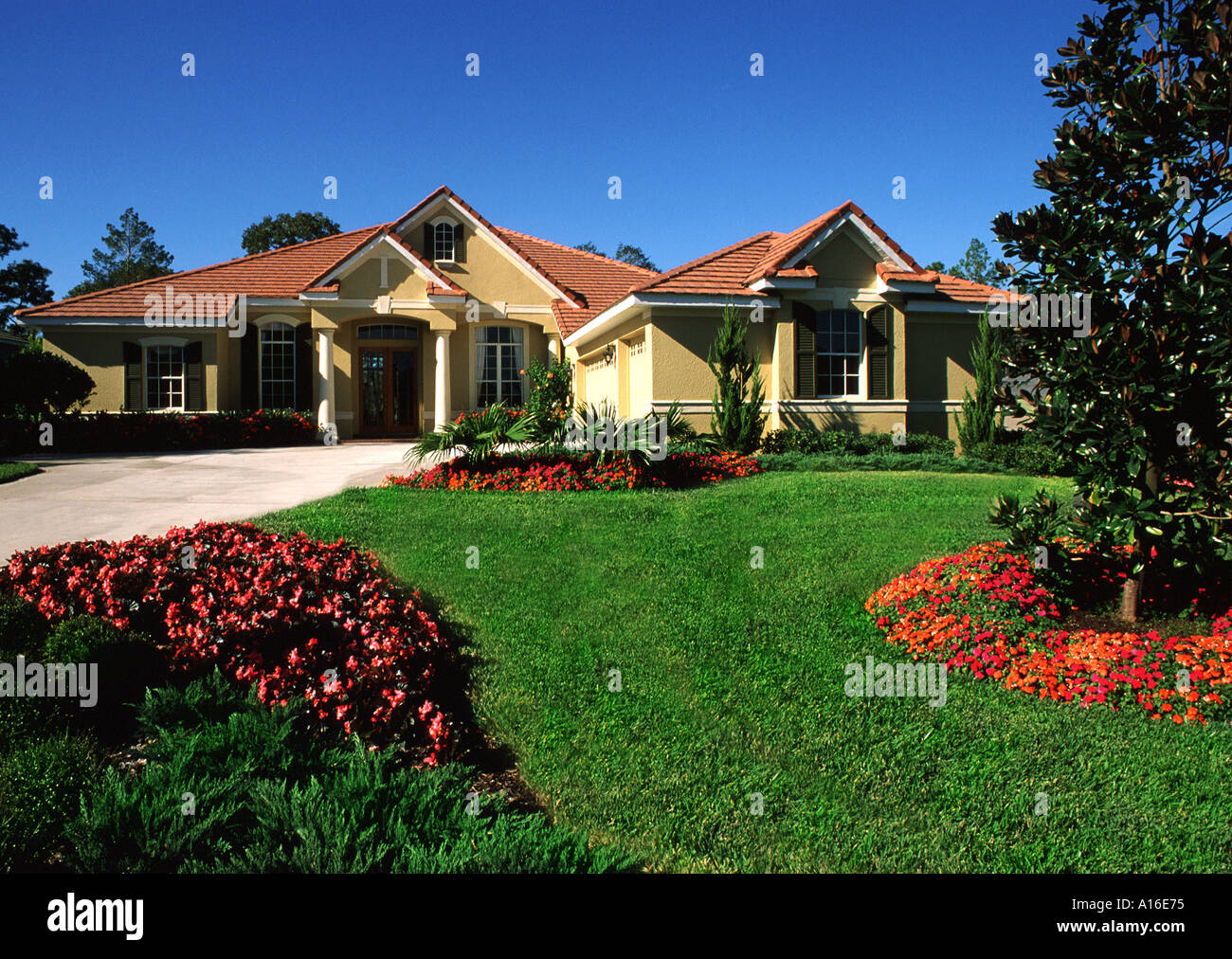 Expensive home with perfect green expansive lawn Stock Photo - Alamy