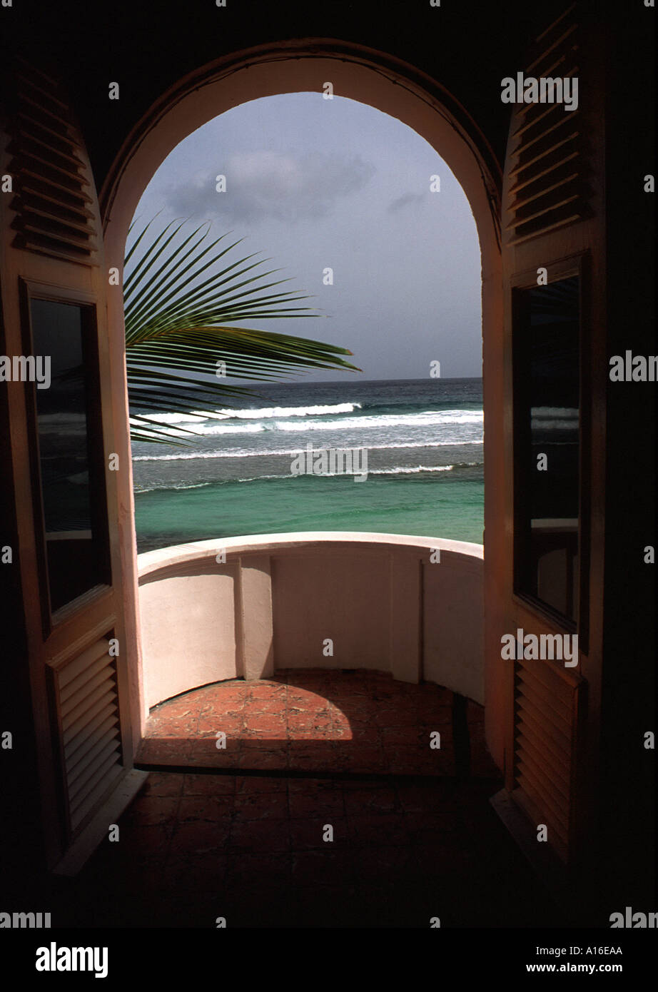 Welcome to the Caribbean Open door to the water Stock Photo - Alamy