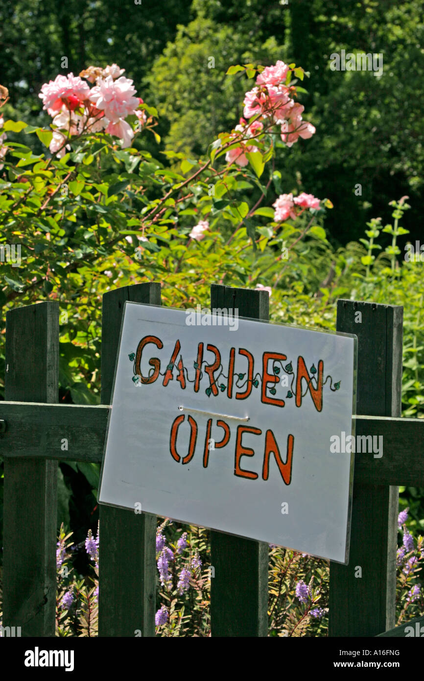 Garden open hi-res stock photography and images - Alamy