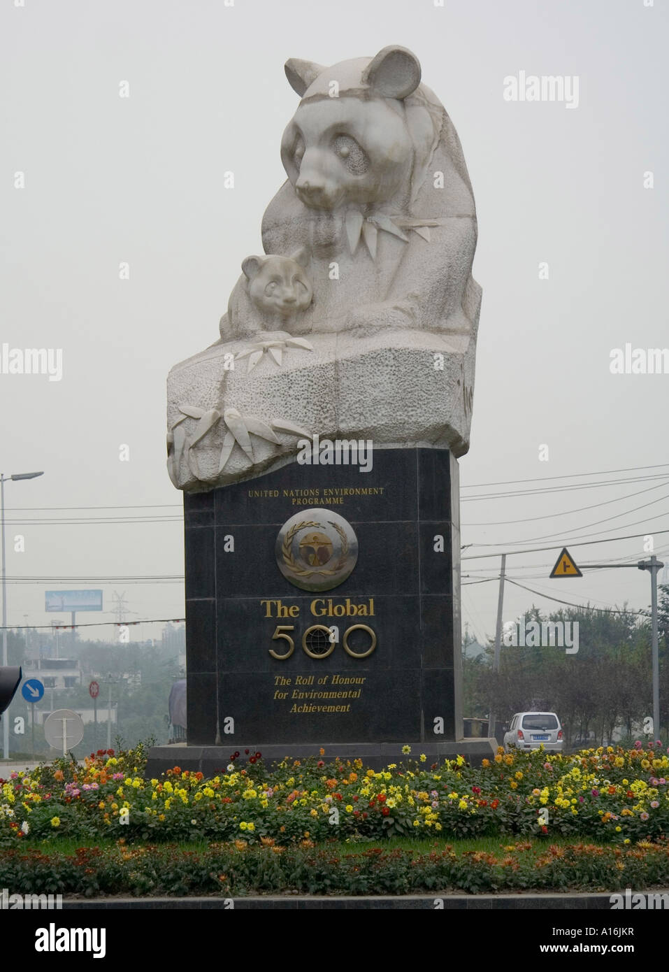 Giant panda statue hi-res stock photography and images - Alamy