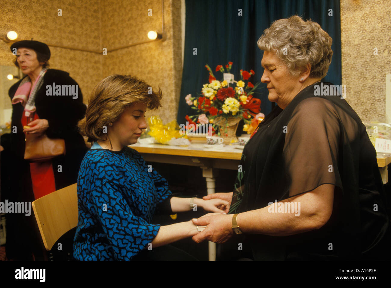 Psychic medium dead hi-res stock photography and images - Alamy