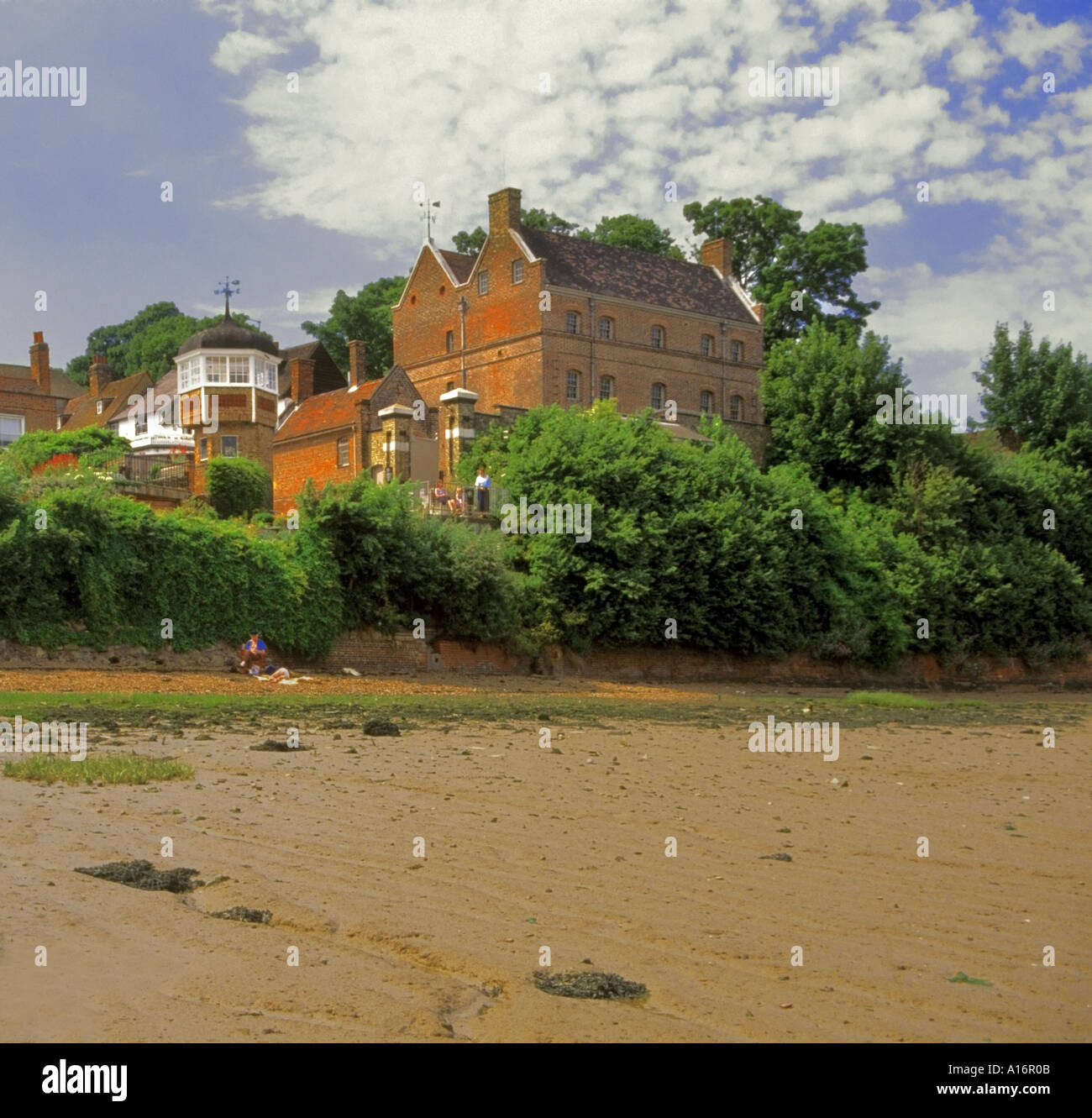 Upnor village hi-res stock photography and images - Alamy