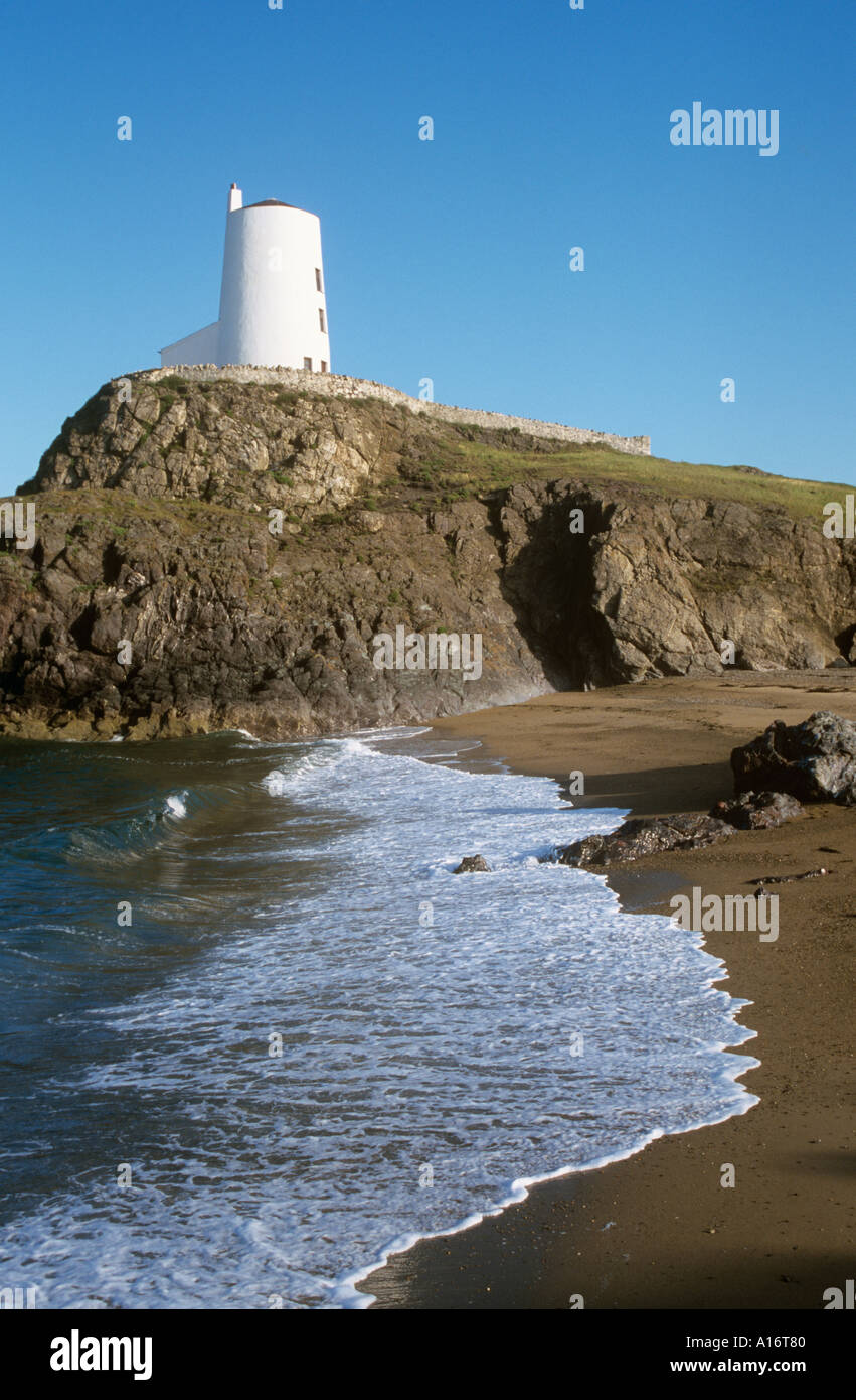 The old lighthouse Twr Mawr on Ynys Llanddwyn island Stock Photo - Alamy