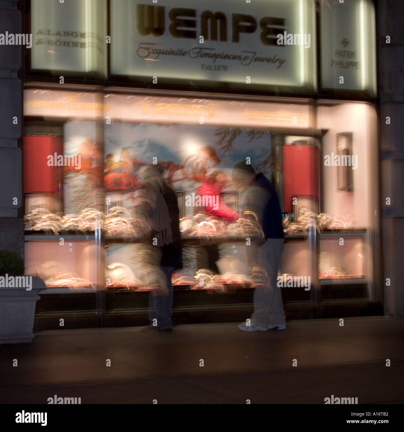 window shopping in New York Stock Photo - Alamy