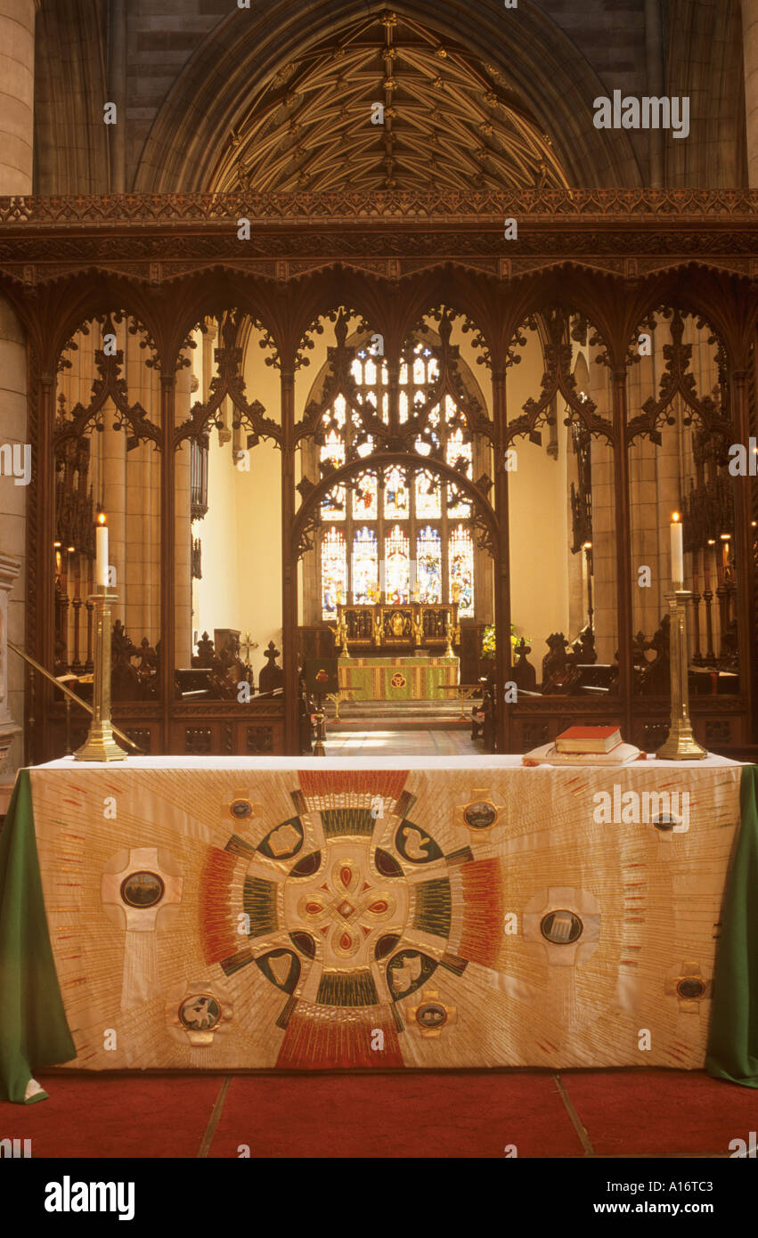 The Nave altar and screen at Bangor Cathedral Stock Photo - Alamy