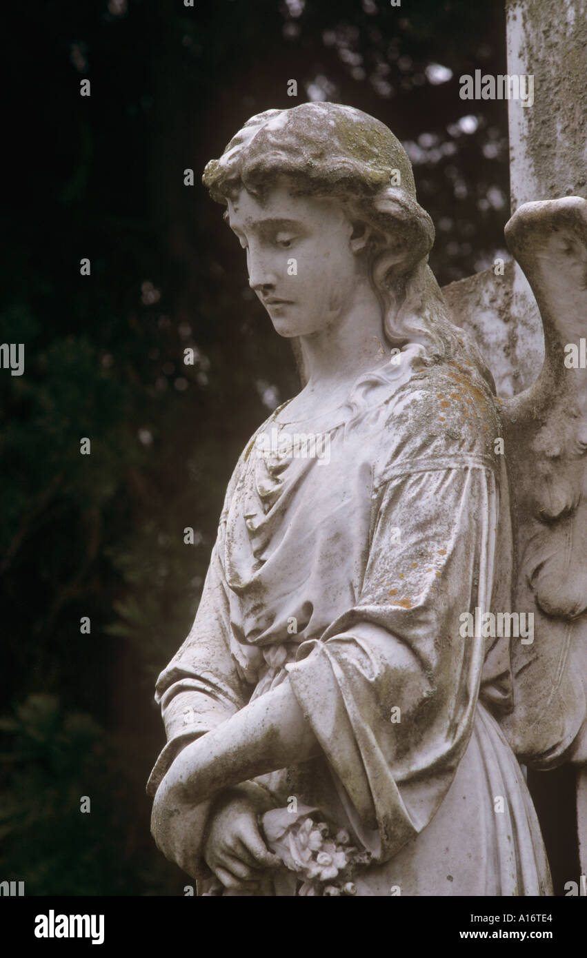 Stone angel in churchyard Stock Photo - Alamy