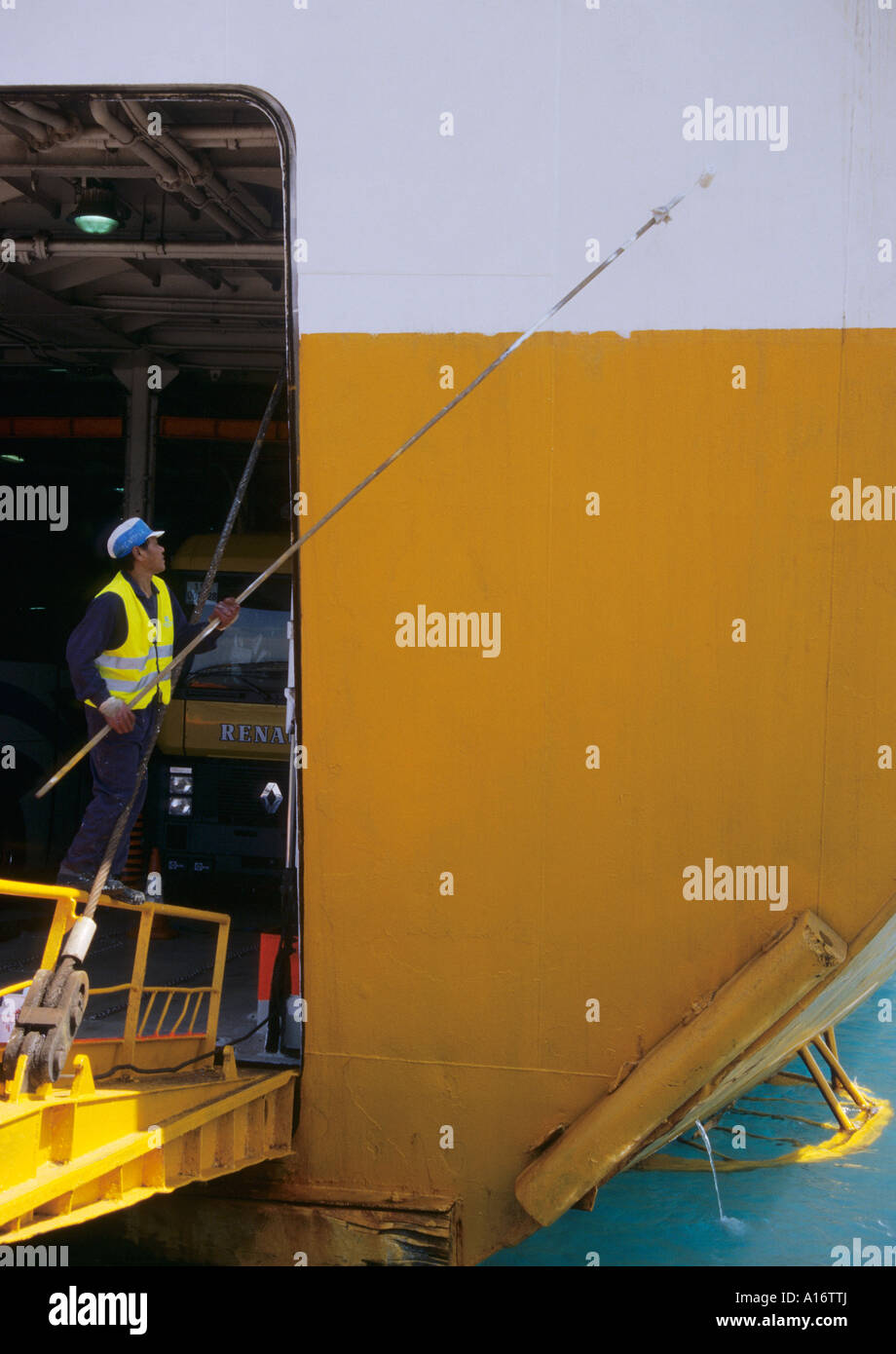 Ship repaint hi-res stock photography and images - Alamy