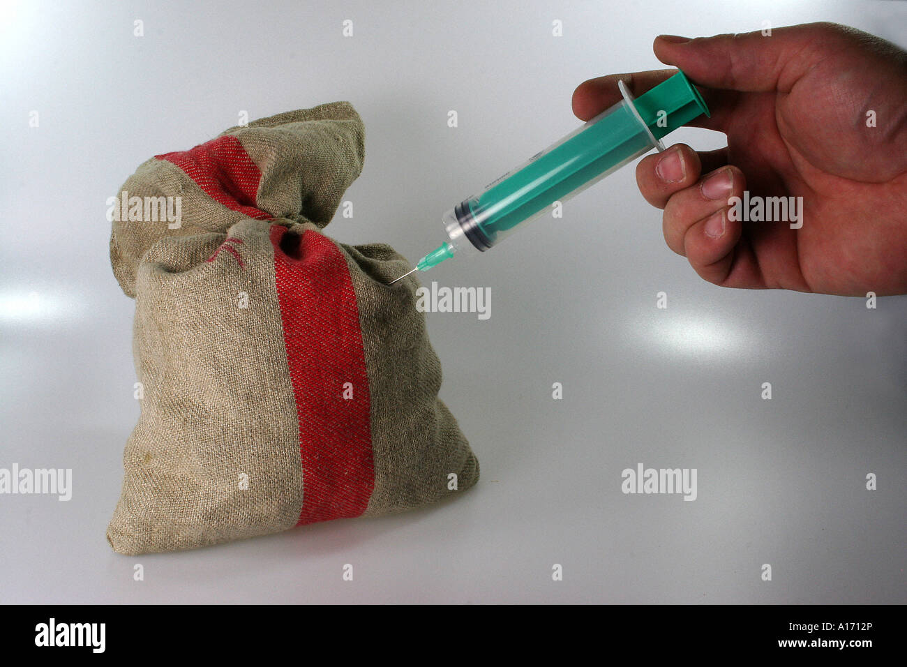 Symbol money syringe Stock Photo - Alamy