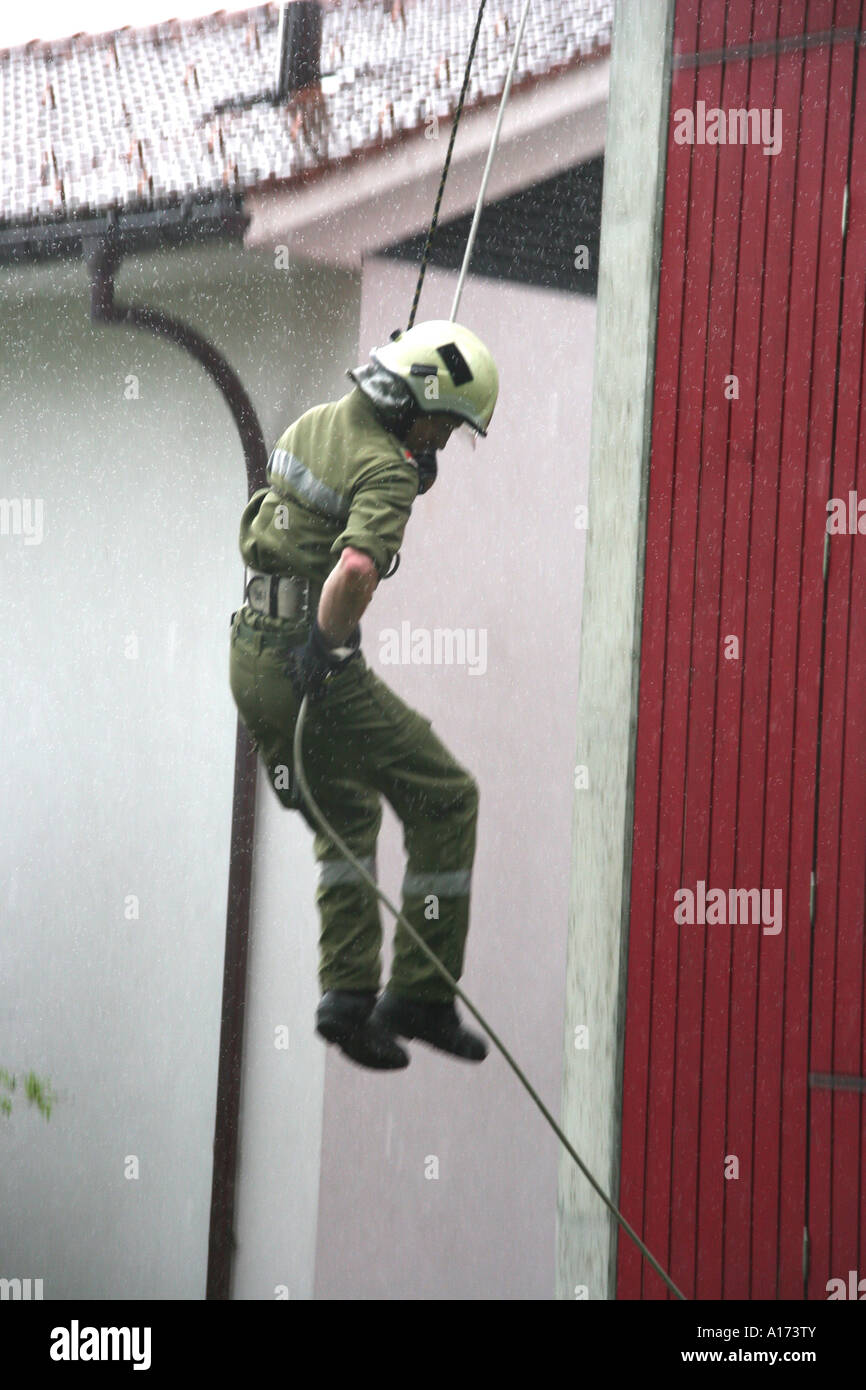 fireman ropes down Stock Photo - Alamy