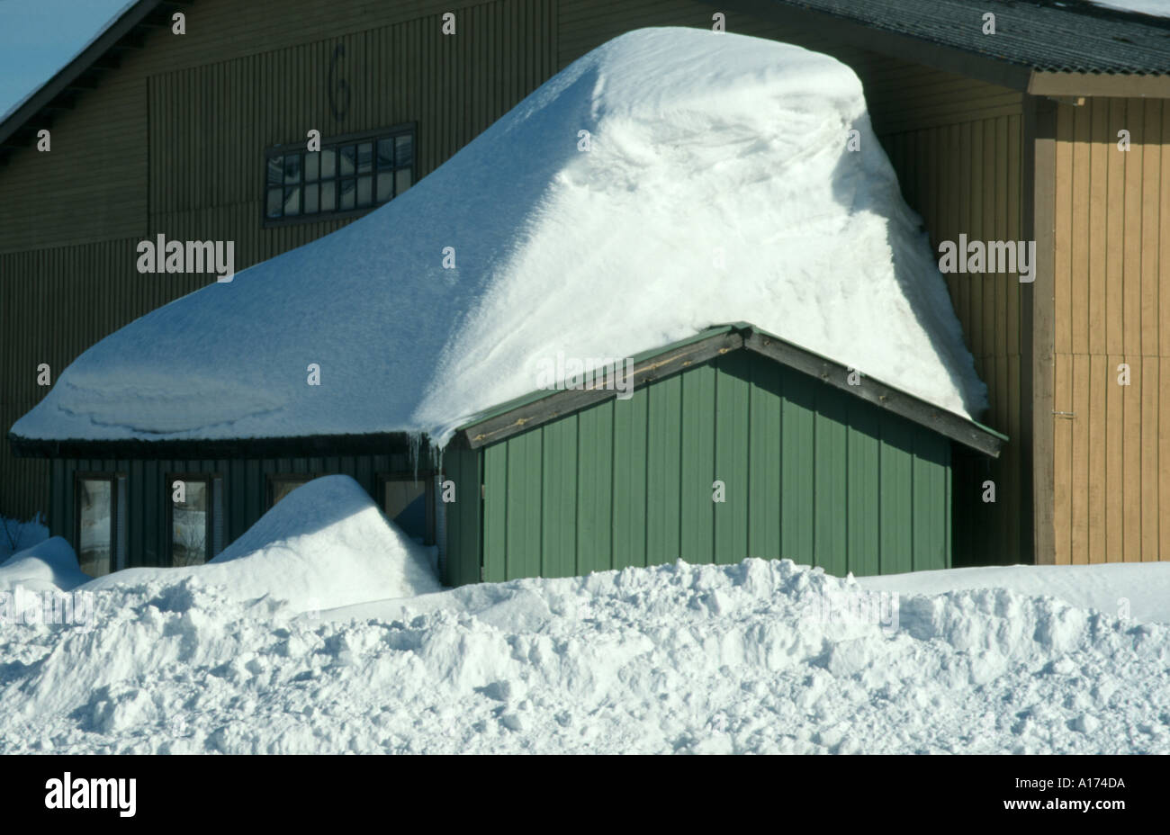 Snow drift windows hi-res stock photography and images - Alamy