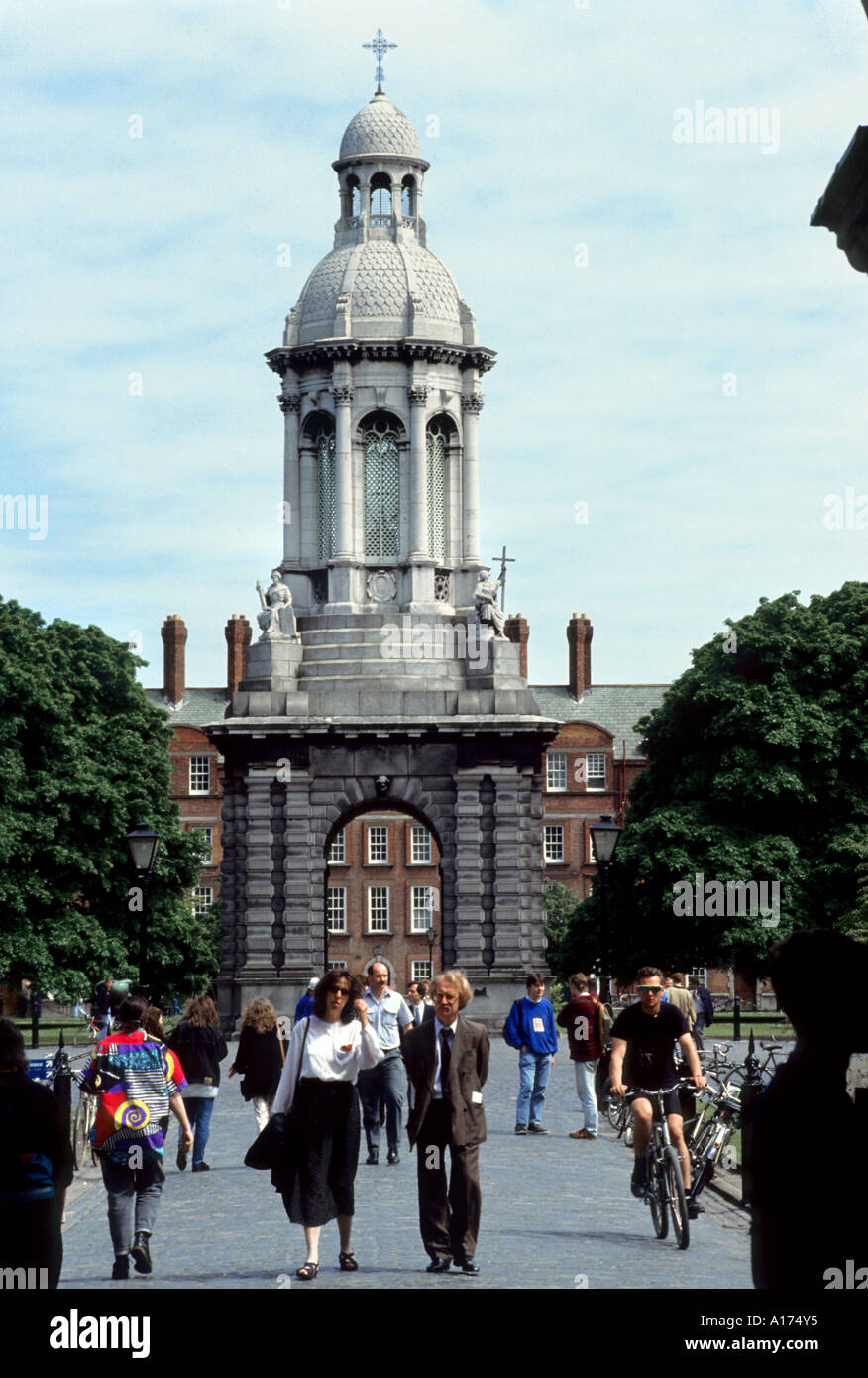 Trinity College University School Teenagers Student students Dublin ...