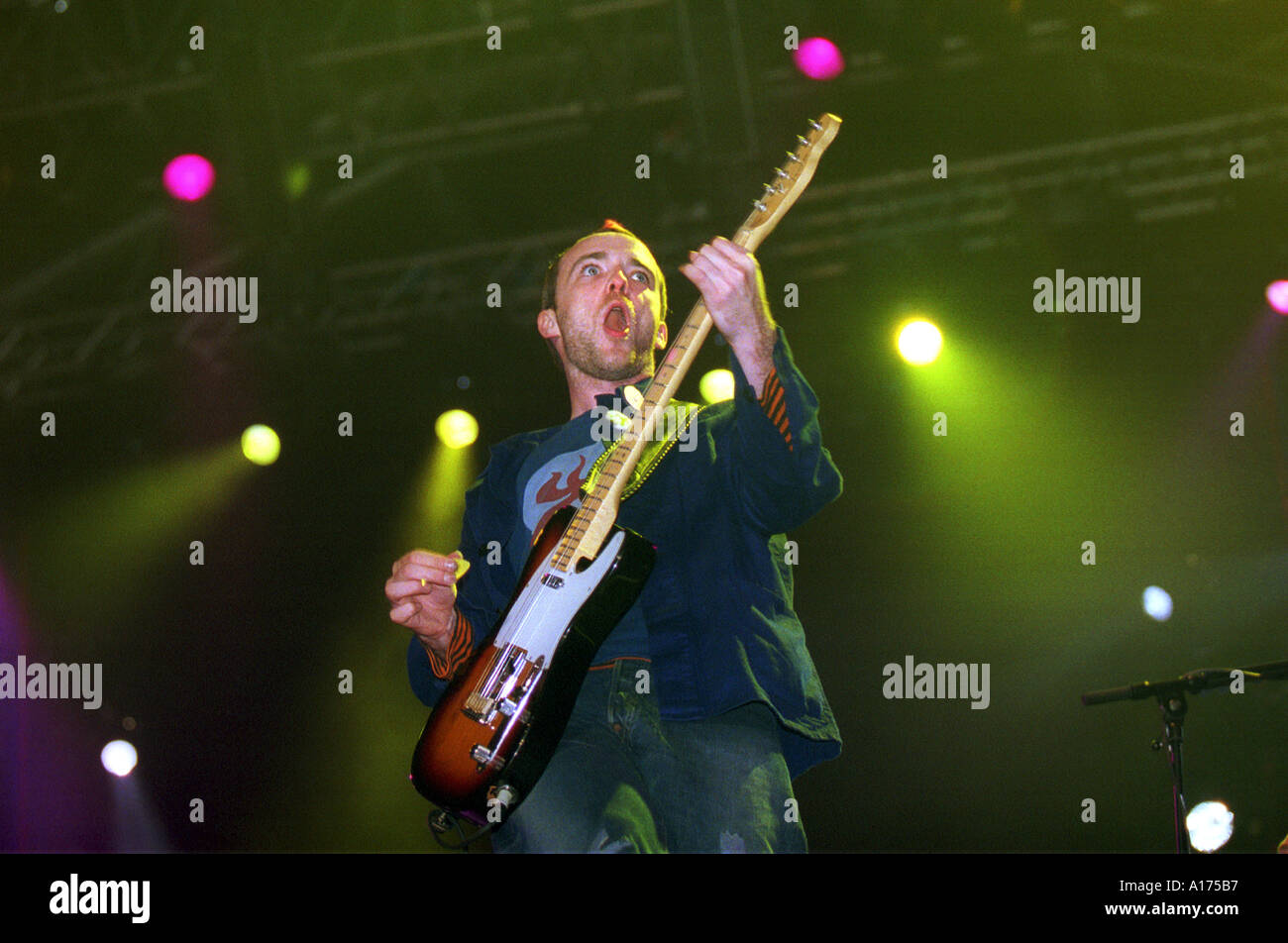 Glasgow green musician hi-res stock photography and images - Alamy