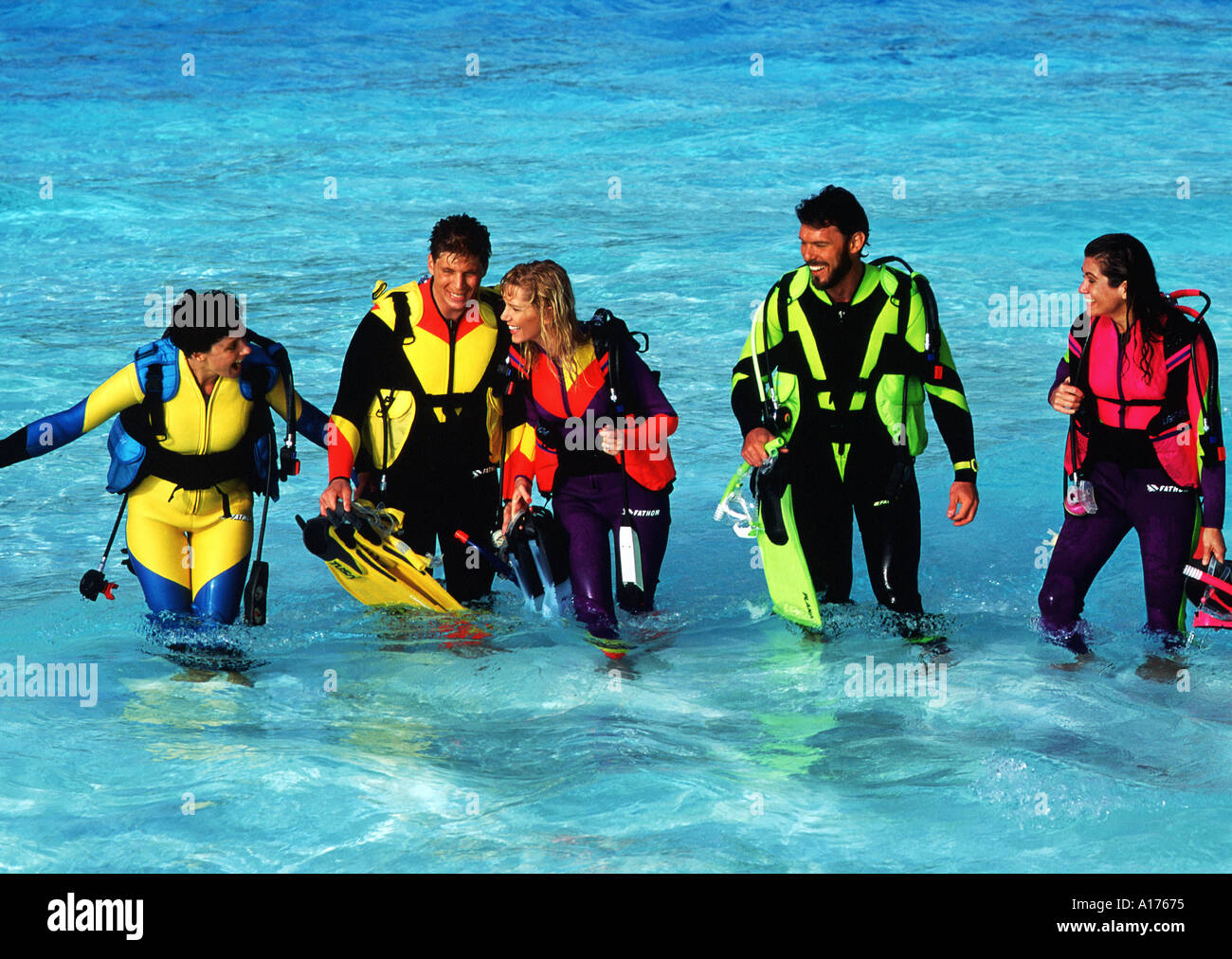 Couples taking SCUBA diving lessons in the Caribbean Stock Photo - Alamy