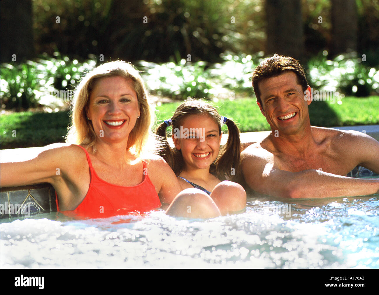 Father daughter relaxing in pool hi-res stock photography and images ...