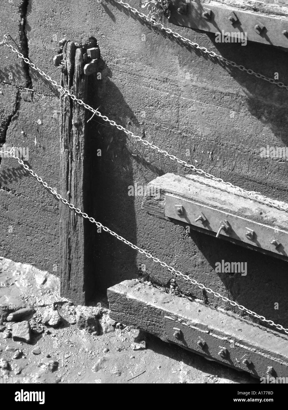 Mooring on the thames Black and White Stock Photos & Images - Alamy