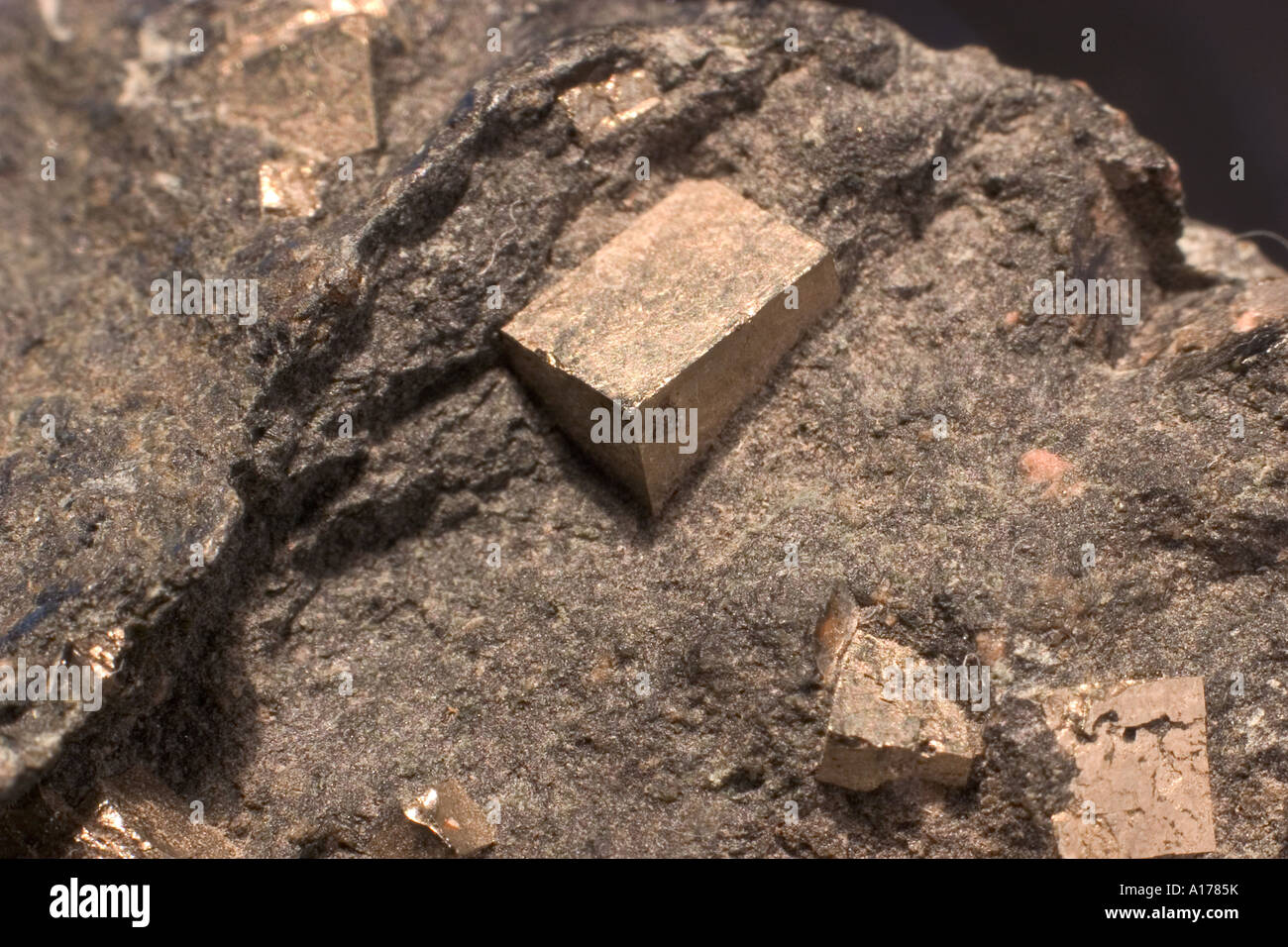 Crystalline gold close up hi-res stock photography and images - Alamy