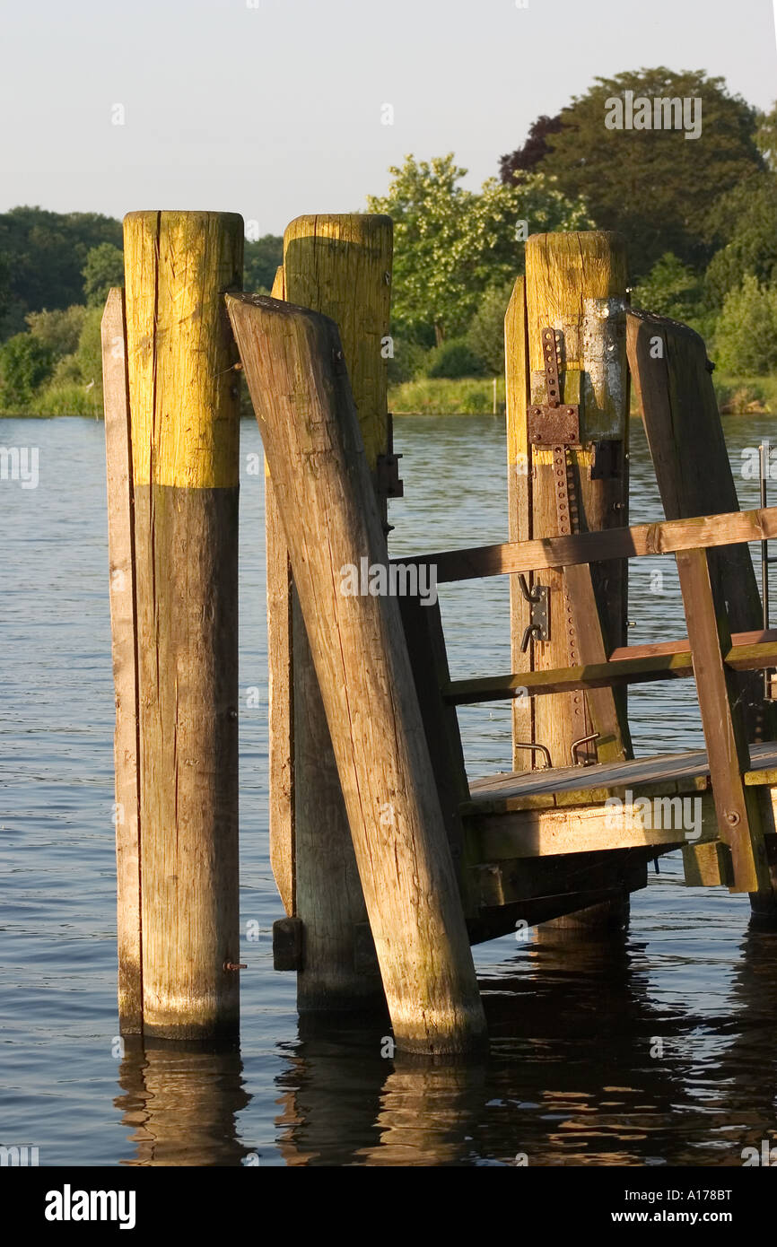 Embarker hi-res stock photography and images - Alamy