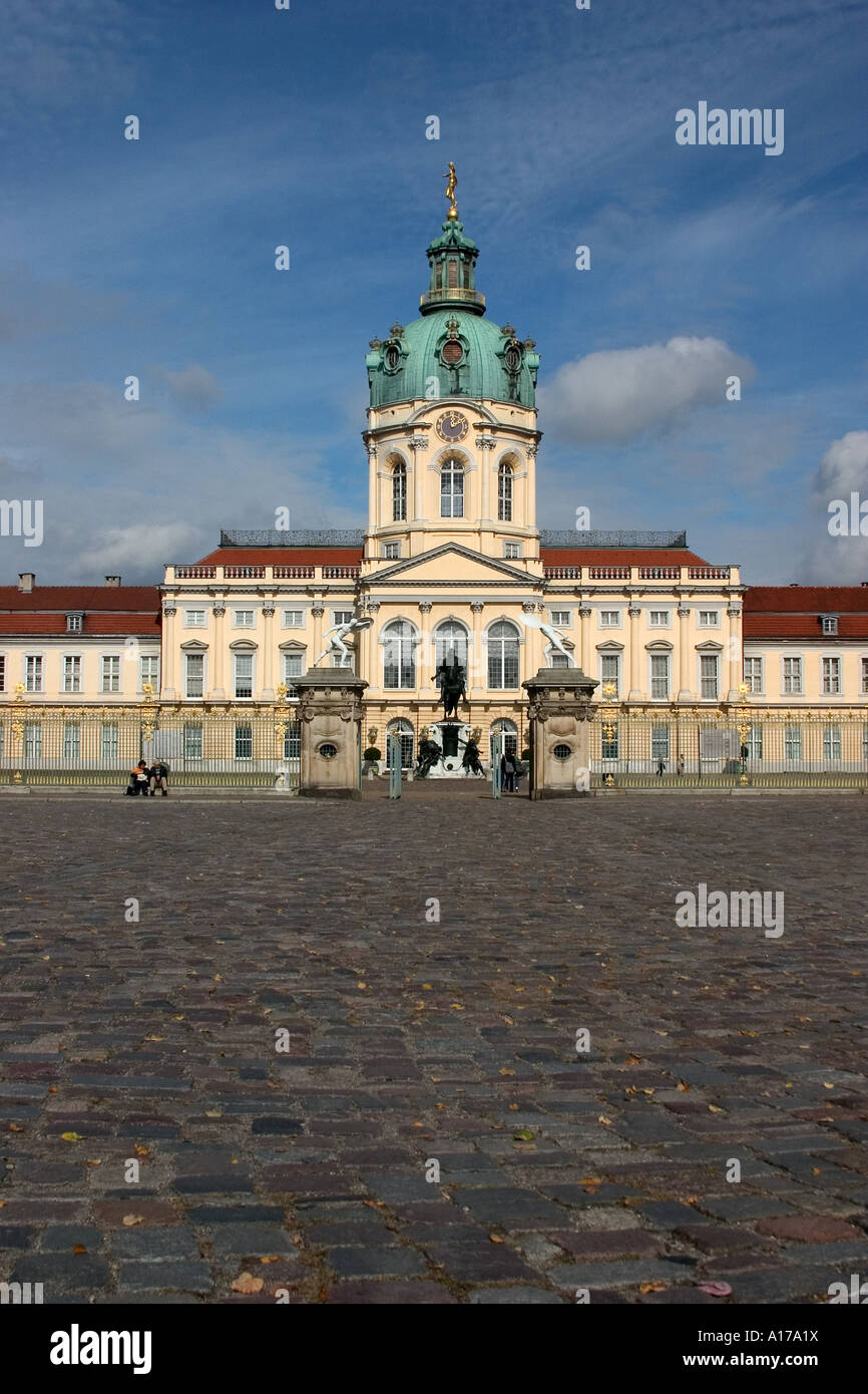 Shut boot hi-res stock photography and images - Alamy