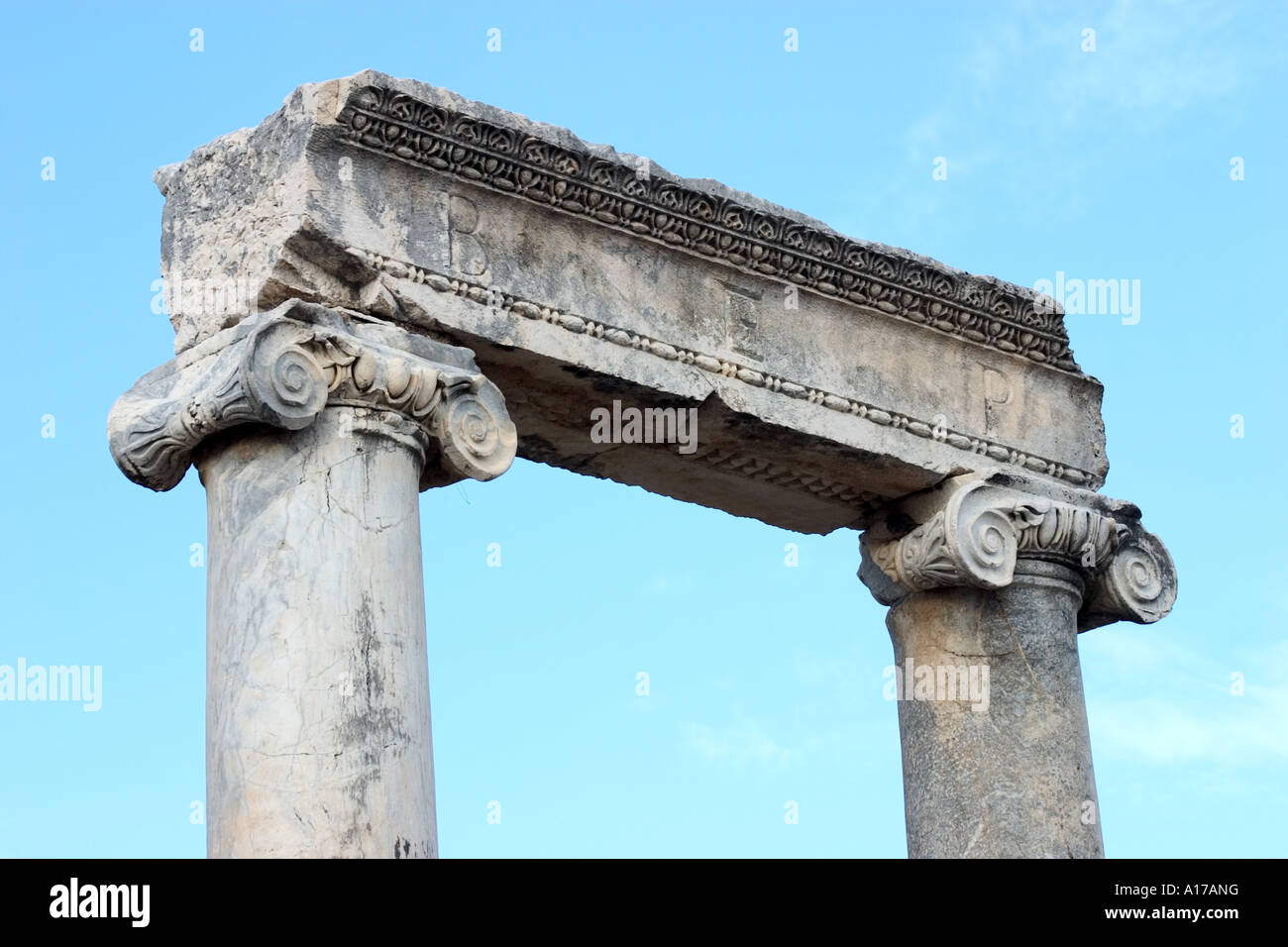 Columns architectures hi-res stock photography and images - Alamy