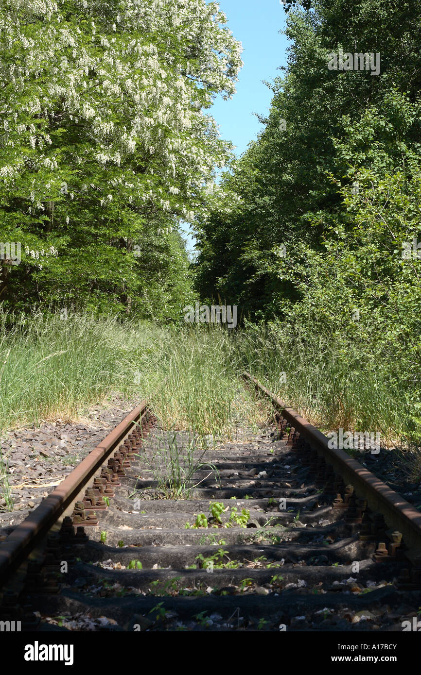 Dead end train track hi-res stock photography and images - Alamy