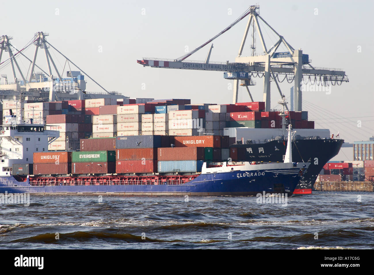 Helping ships hi-res stock photography and images - Alamy