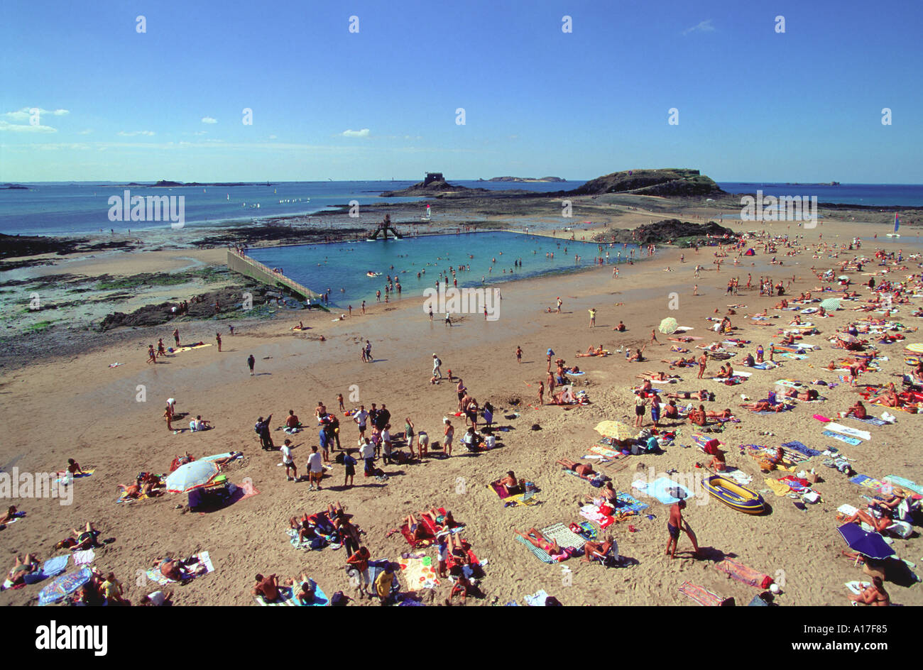 Saint malo pool in brittany hi-res stock photography and images - Alamy